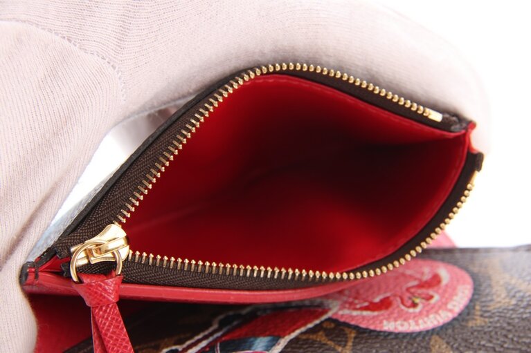 Louis Vuitton Portemonnaie Victorine Monogram Canvas MY LV World Tour ...