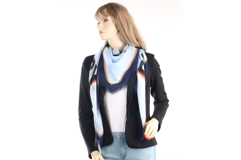 Burberry Tuch Box Text Blau Modal 135cm x 135cm