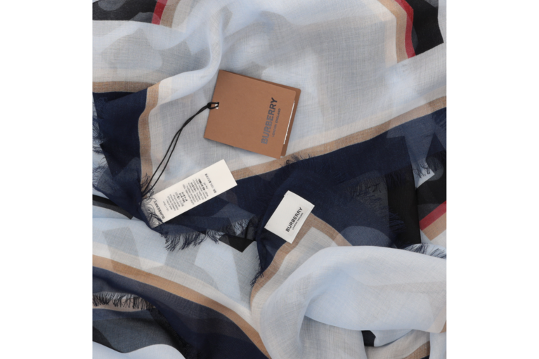 Burberry Tuch Box Text Blau Modal 135cm x 135cm